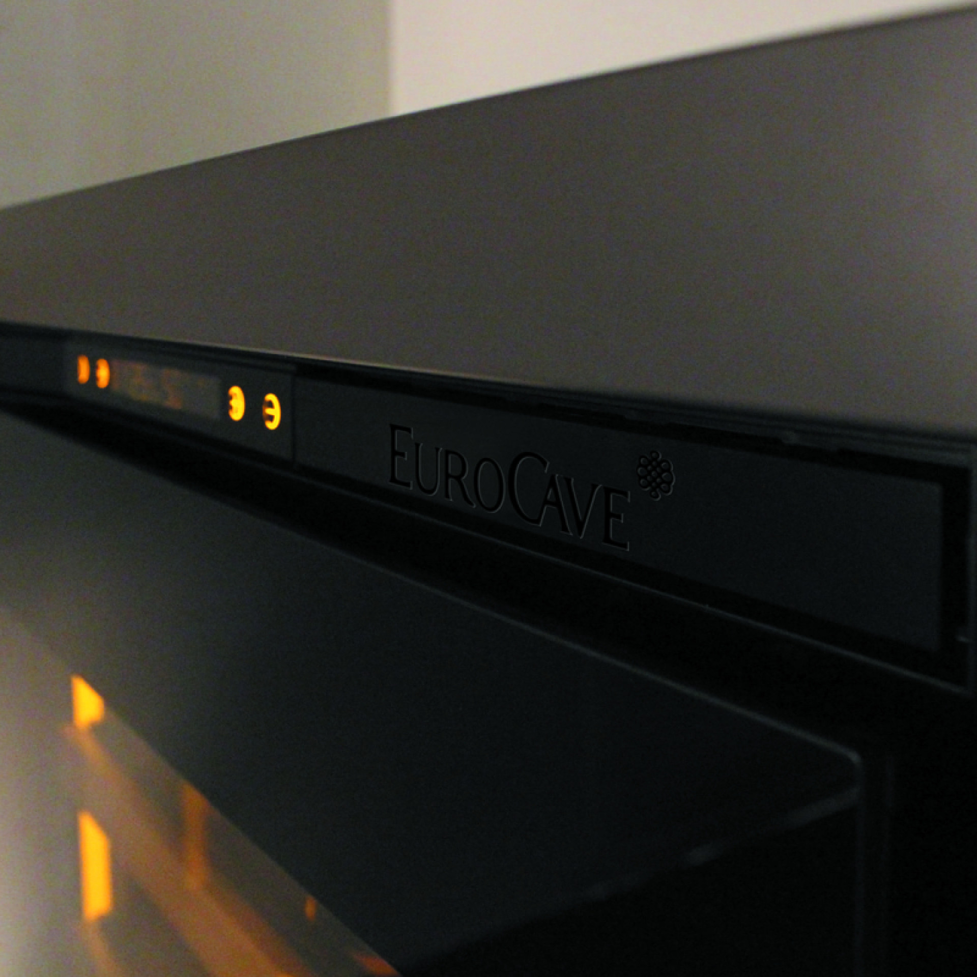 Large wine maturing cabinet, 1 temperature, which can be built-in or ...